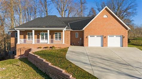 8 Stonebrook Dr Parkersburg Wv 26104 See Est Value Schools And More