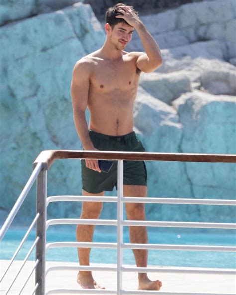 Pin De Pâmela Costa En Manu Rios Fotos De Hombres Guapos