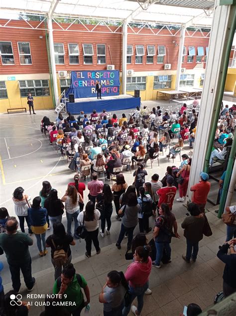 Masiva Presencia De Apoderados En Liceo Bicentenario Guillermo Marín