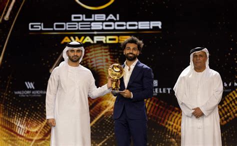 تفاعل مصري واسع مع فوز صلاح بجائزة أفضل لاعب بالعالم