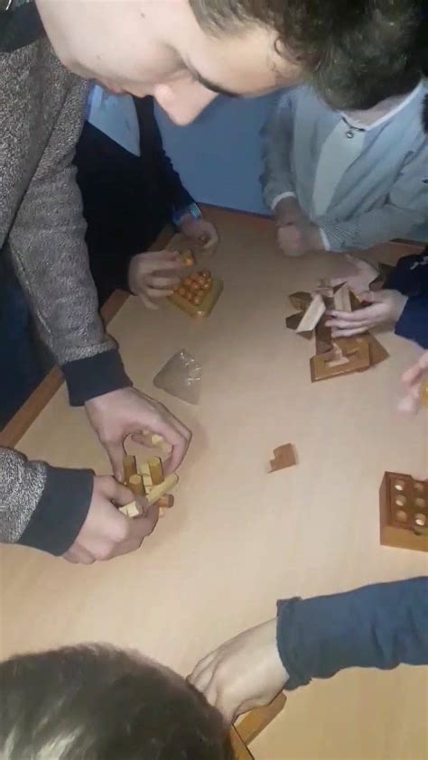 Сьогодні на великій перерві проходив майстер клас від учня 11 А класу