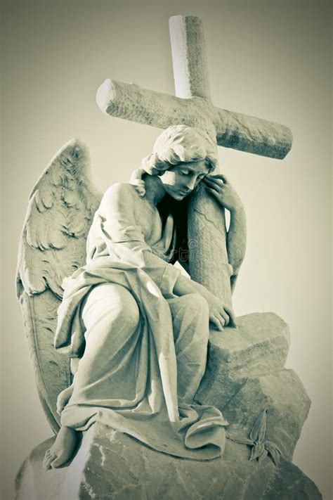 天使祈祷的墓碑 库存图片 图片 包括有 风化 艺术 雕象 复制 空间 死亡 石头 垂直 户外 22803337