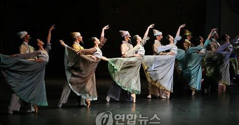 발레 예술의전당 오페라극장 무대 위에
