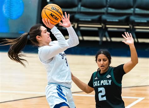 Ucsb Women Step Up Down The Stretch Beat Cal Poly 65 59 Sports Noozhawk