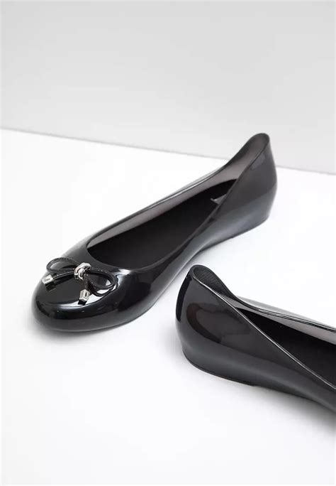 Jual Berrybenka Label Sofia Maylea Jelly Flat Black Original 2026 Zalora Indonesia
