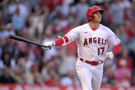 大谷翔平、27号も兜パフォ回避 水原通訳が代役でネット笑撃「影武者？」「本当いい人」 Encount