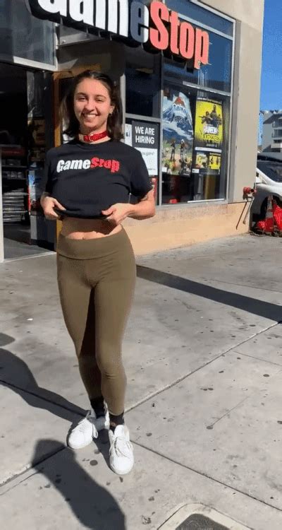 Flash Those Big Bouncy Tits Freakden