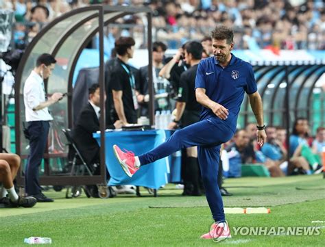 아쉬워하는 시메오네 감독 연합뉴스