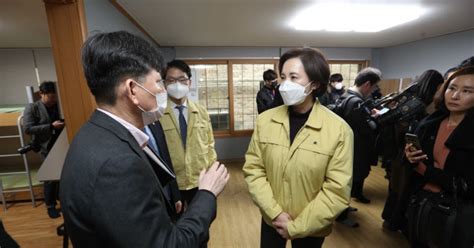 [포토]유은혜 사회부총리 성균관대 외국인 기숙사 점검