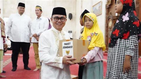 Pj Bupati Hani Syopiar Rustam Buka Safari Ramadan Dan Beri Bantuan Anak