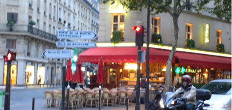 Le Stella Paris Bistro