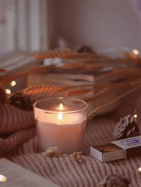 Уютные идеи для домашних фотографий в 2024 г Эстетика Коричневые обои Свеча