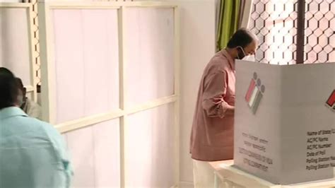 Kerala Bypolls Congress Led Udf Sweeps Ldf Wins 15 Off 29 Seats