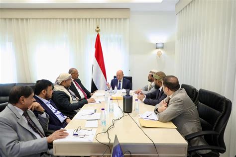 مجلس القيادة يواصل مناقشة مستجدات الأوضاع الوطنية ويعقد اجتماعا برئيس