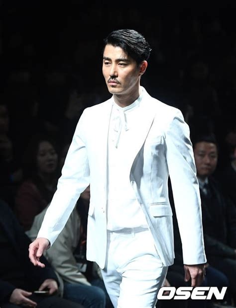 【photo】チャ・スンウォン「ソウルファッションウィーク」ランウェイに登場 Kstyle