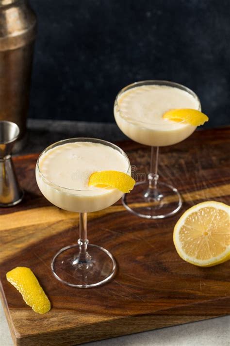 Boozy Refreshing Advocaat Canary Flip Cocktail Stock Image Image Of Christmas Food 263609075