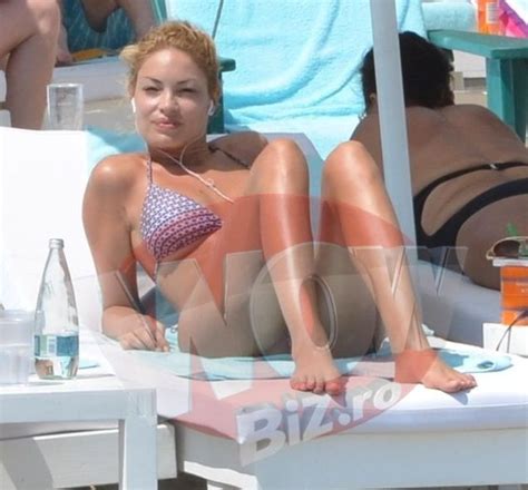 10 Hot Sexy Valentina Pelinel Bikini Pics