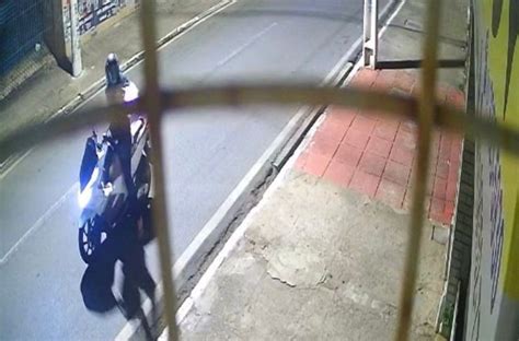Vídeos Motociclista Atira Contra Loja De Arma E Pesca No Centro De