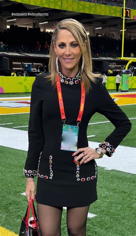 Inés Sainz Se Roba La Atención Con Elegante Look En El Super Bowl 2025