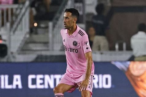 واکنش بوسکتس به قهرمانی در لیگز کاپ با درخشش مسی فوتبالی