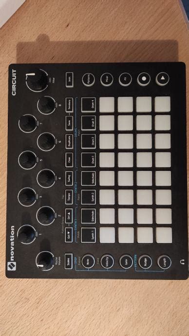 Novation Circuit Groovebox Sampler Synth Ritem Ma Ina