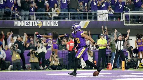 Vikings Wr Justin Jefferson Passes Randy Moss For Most Receiving Yards