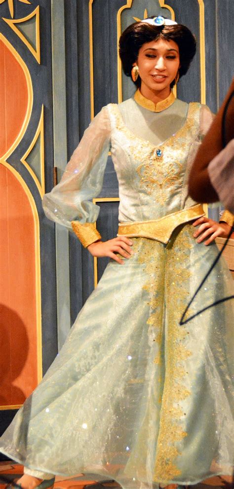 New Costume For Jasmine Debuts At Magic Kingdom