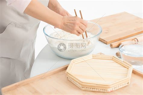 包饺子准备和面高清图片下载 正版图片501107105 摄图网