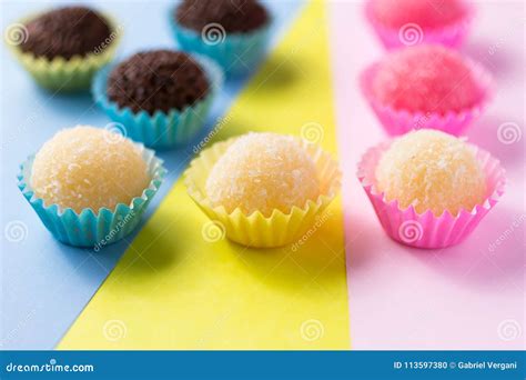 Beijinho Es Un Caramelo Del Brasil Leche Condensada Y Coco Chi Foto De