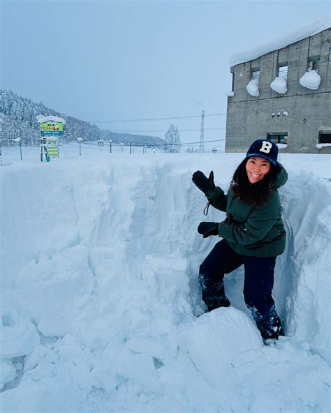 美深町地域おこし 協力隊 こんにちは佐久間です！ 本日は屋根の雪下ろしday ご覧の通り、連日の大雪で屋根の雪は1メートル以上つもりまし