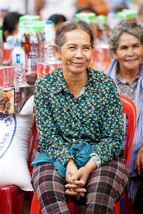 ឯកឧត្តម ម៉ៅ ធនិន អភិបាល នៃ គណៈអភិបាល ខេត្ត និង ជា ប្រធានគណៈកម្មាធិការ កិត្តិយស សាខា កាកបាទក្រហម