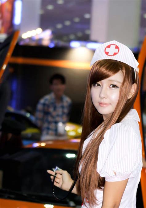 Camera z com Nghệ thuật và hình ảnh Nữ y tá Việt đọ dáng cùng y tá Hàn Quốc