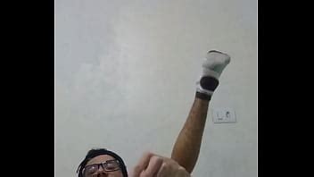 Putinha Passiva Brincando Com O Cuzinho Usando Escova De Cabelo XNXX COM