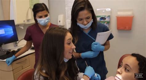Pin By Charlie Carruthers On Latex Gloves Photos Female Dentist