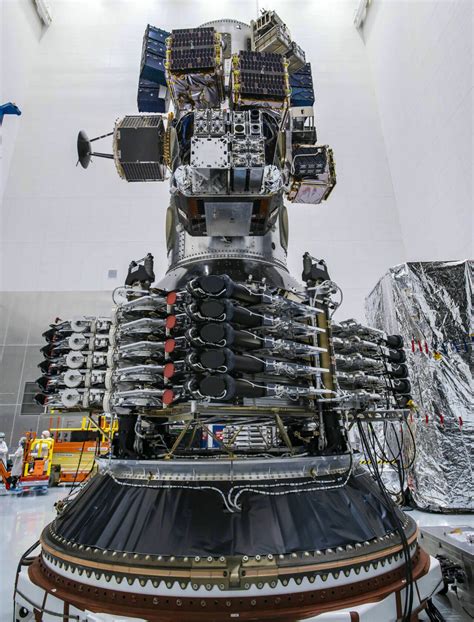 Spacex Adds Laser Links To Starlink Satellites To Serve Earths Polar