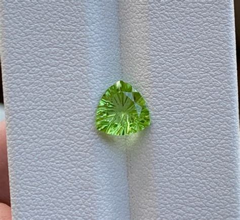 Sale Fancy Cut Triangle Peridot 1 33 Carat Natural Gemstone Etsy