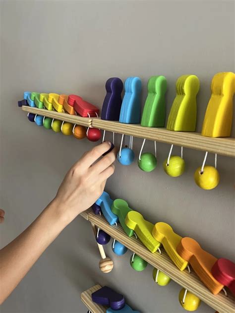 Efeito Dominó Fixo de Parede Colorido Criando Mini Cientista