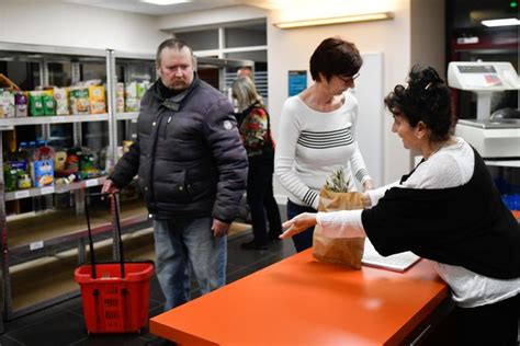 Un lieu pour les accidentés de la vie l épicerie solidaire de
