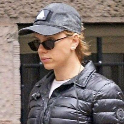 Pin de Natalie em AVENGERS Scarlett johansson Casais lésbicos fofos Atriz
