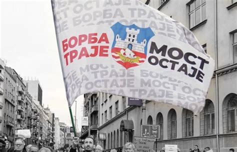 Студенти средношколци и граѓани ширум Србија и денеска им оддадоа почит на жртвите од Нови Сад