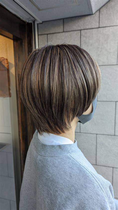 ハイライトで作るくすみ系ショート 池田市石橋の美容室ならヘアサロンsolana（ソラーナ）