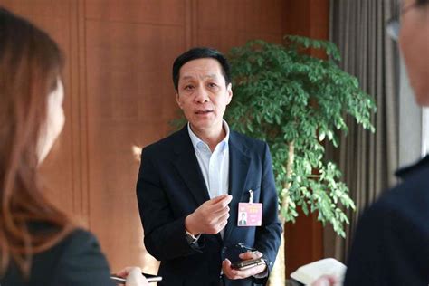 冯远征委员：演出市场遭疫情打击，需重新培养积累