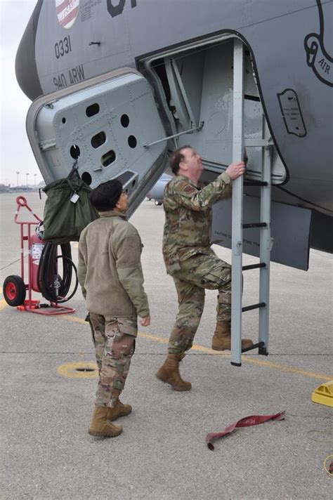 Afrc Command Team Visits Airmen 940th Air Refueling Wing Article View