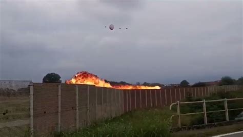 Frecce Tricolori Tragedia A Torino Aereo Si Schianta Su Auto Morta Una Bambina Il Corriere