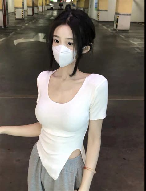 새상품 트임흰티 사선티 세미크롭 당근 중고거래