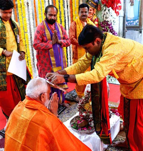 Dwarka Prime Minister Narendra Modi Offers Prayers At Dwarkadhish Temple