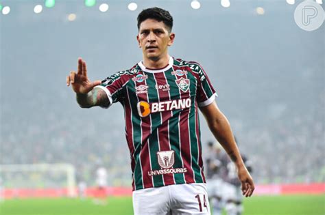 Germán Cano craque da Libertadores 2023 faz o L em homenagem aos