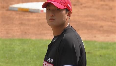 Kia 2024917 1사 1 2루 추가 실점 위기 침착하게 막아내는 김도현 Tving