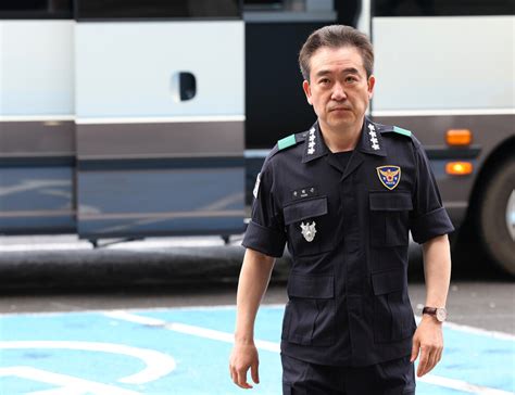 기동복 입은 경찰청장캡사이신 분사는 현장 지휘관 판단”