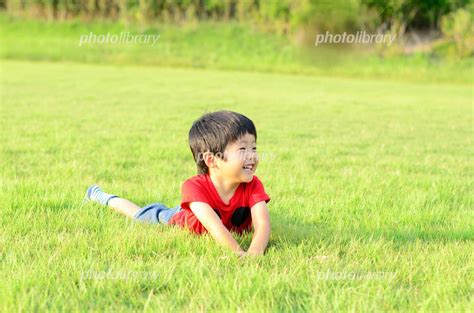 男の子 写真素材 2974103 フォトライブラリー Photolibrary